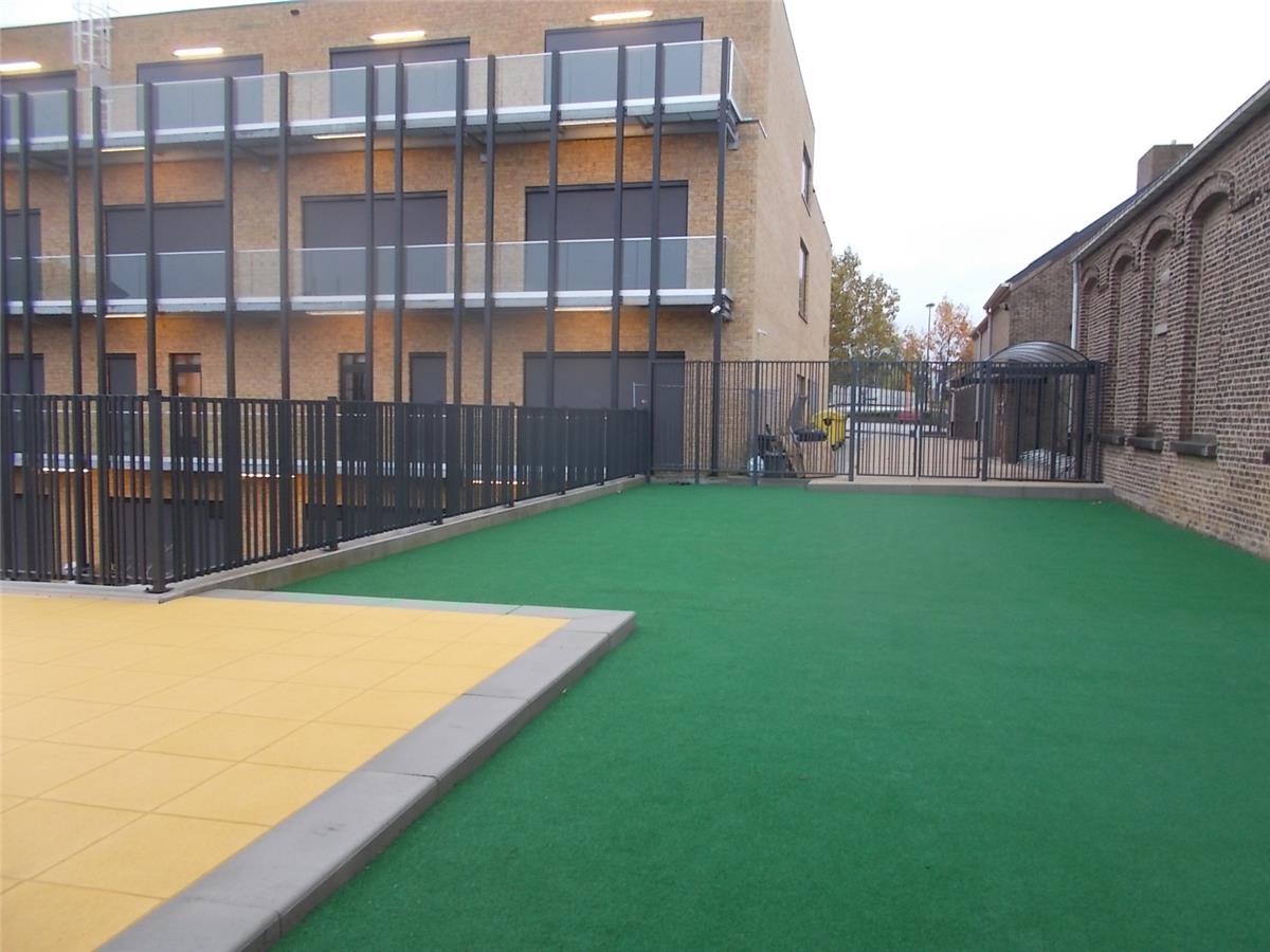 Aanleg speelplaats Engelse Koer voor scholen | Sportinfrabouw